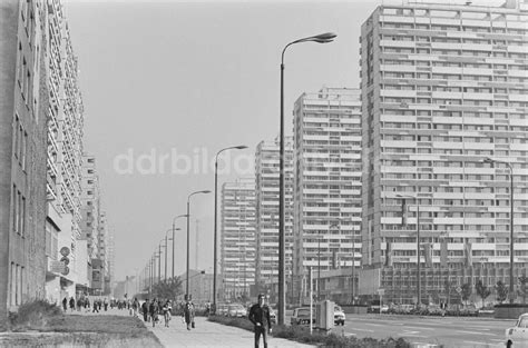 Berlin Plattenbau Wohnsiedlung An Der Leipziger Straße In Berlin In
