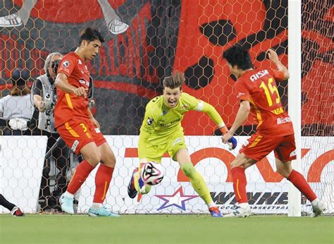 J1名古屋・ランゲラック「忍耐強くやっていく必要がある」1対1で好セーブ、リーグ5戦未勝利も前向く：中日スポーツ・東京中日スポーツ