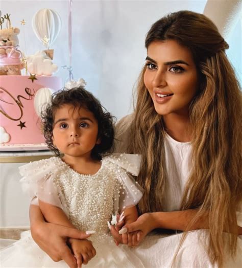 Et بالعربي برفقة والدتها 🌸 الشيخة مهرة بنت محمد بن راشد Facebook