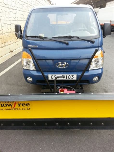두빛 Duveet 두빛플러스 Duveetplus 스노우프리 Snowfree 1톤 차량용제설기 Sp300 차량용제설기 소형제설기 눈치우는기계 제설장비 1톤차량용 염화