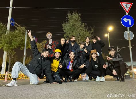 INTO archive on Twitter linmo weibo update w the members 林墨 LinMo INTO https t co