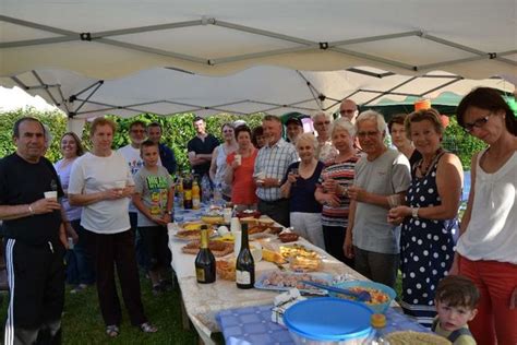 Les voisins se retrouvent pour échanger Chaingy 45380