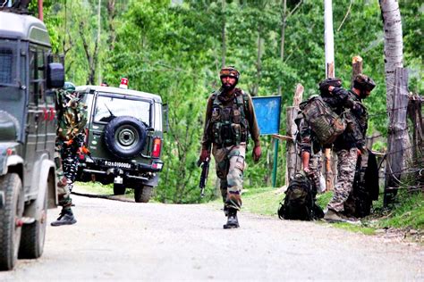 One Colonel One Major Two Army Jawans Martyred In Handwara Ops