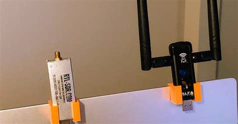 usb dongle monitor clip for wifi rtl sdr gps etc by adammelancon
