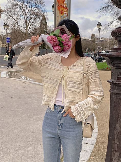 리리앤코 레이듄 레이스 세미크롭 스트랩 가디건 신상 아우터 코디 코디 레이스가디건 스판가디건 신축성 리본 여리한 페미닌 러블리 크롭 꽃놀이룩 리본여밈 오픈가디건 빅사이즈 추천