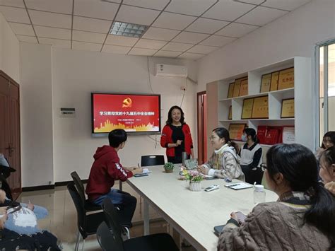 李乐之副院长为研究生第一党支部讲授“学习贯彻党的十九届五中全会精神”主题党课 中南大学湘雅护理学院