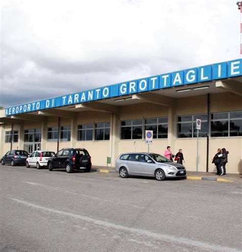 Grottaglie Un Aereo Ha Perso Una Ruota Durante Il Decollo