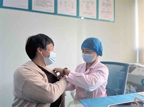 秋冬换季中老年人带状疱疹多发，市疾控专家提醒及早预防免遭“切肤之痛” 青报网 青岛日报官网