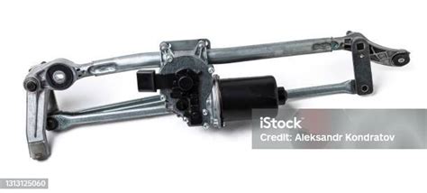 전기 모터와 와이퍼 메커니즘 자신의 장소에 브러시를 반환 감속기와 레버와 브러시 자체 유리에 물을 제공하는 와셔와 함께 작동합니다 유리 닦개에 대한 스톡 사진 및 기타