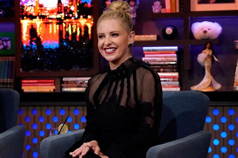 Scooby Doo Velma And Daphne Kiss