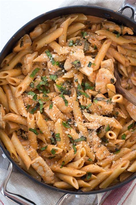One Pot Creamy Tomato Pasta With Chicken And Spinach Spoonful Of Flavor