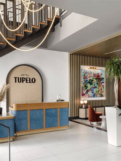 Tracer Loop Pendant Light