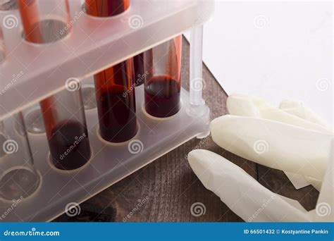 Buizen Bloed Als Bloedonderzoek Stock Foto Image Of Onderwijs