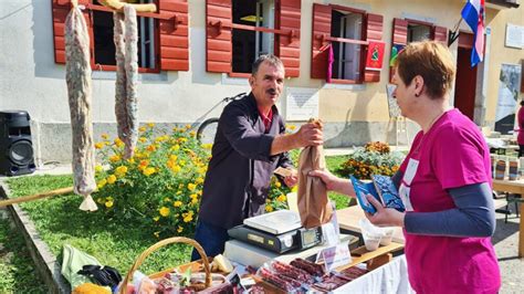 Kampanja U Gostima Oživljavanje Tradicije Brgučki Samanj Okupio Mnoge Putnike Namjernike I