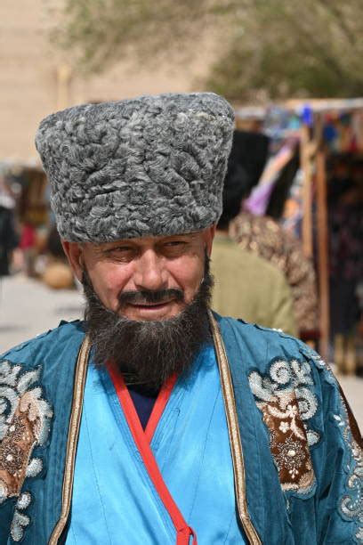 300 Uzbek People Foto Stok Potret And Gambar Bebas Royalti Istock