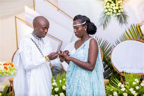 Amafoto Ibyishimo Ni Byinshi Ku Muryango W Umuhanzi Patient Bizimana