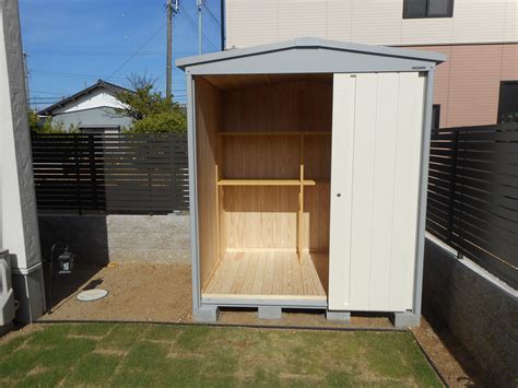さんかく物置の内側が木製タイプ。こんなデザインいままでなかったでしょ？マツモト物置ma Woodタイプ 物置 マツモト物置 屋外物置