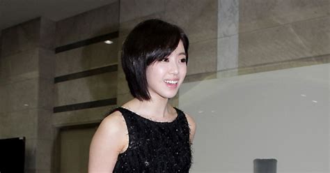 포토 티아라 함은정 아찔한 초미니