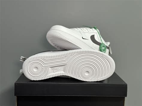 Air Force 1 07 Lv8 Ut White Metallic Dark Grey