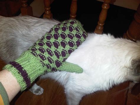 Midknit Crisis Newfie Mitts Pattern