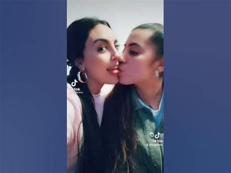 بوس بنات لسان Youtube