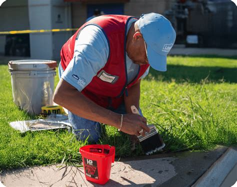 Full Time Sales Associate Outside Lawn And Garden Day In South