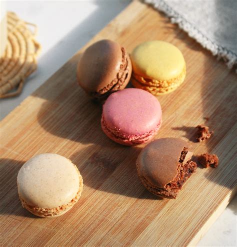 Classic Macarons Box Le Chic Pâtissier