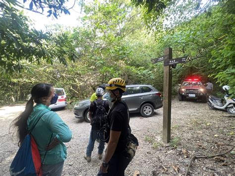 又傳意外！高雄柴壽山雨後路滑山友摔傷 警消、民搜隊前往救援