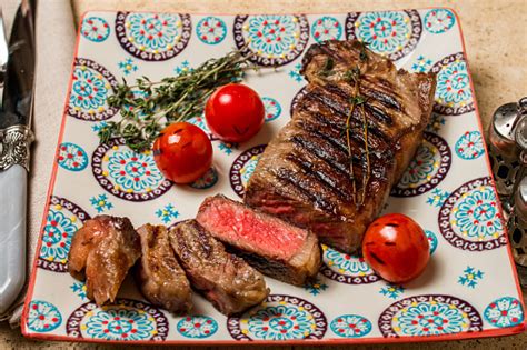 얇게 썬 중진공상태 드문 그릴 비프 스테이크 Ribeye 0명에 대한 스톡 사진 및 기타 이미지 0명 고기 굽기 Istock