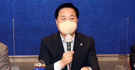 머니s포토 전국자영업자 비상대책위원회 간담회서 발언하는 김두관