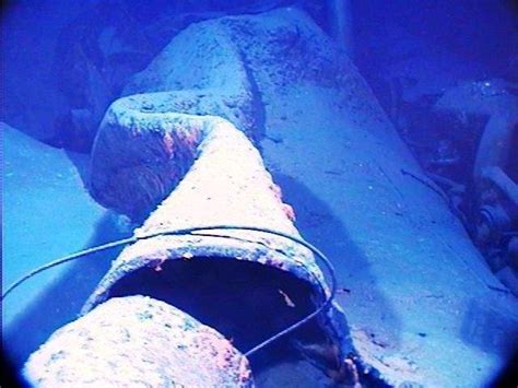 潜艇离奇失踪30年，在4千米处海底断崖被发现，69人长眠深海 残骸