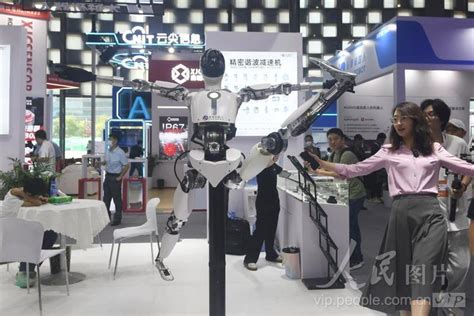 上海：2024世界人工智能大会开幕 人民图片网