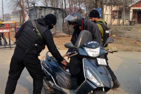 Security Tightened In Jammu And Kashmir Before Republic Day Srinagar