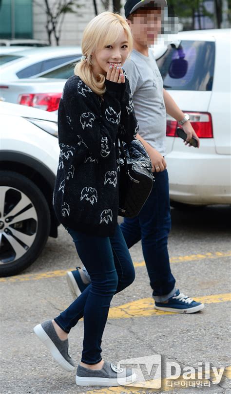 [td포토] 소녀시대 태연 비타민이 생기는 미소 뮤직뱅크 출근길