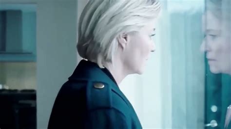 فیلم سینمایی زن میانسال عاشق پسر خوندش میشه و هر شب دور از چشم شوهرش