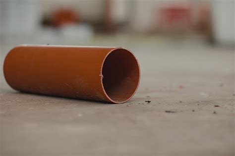 바닥에 놓인 하수도 파이프 사용할 수 있는 크기로 잘라내기 건설 기계류에 대한 스톡 사진 및 기타 이미지 건설 기계류 건설 산업 건축하기 Istock