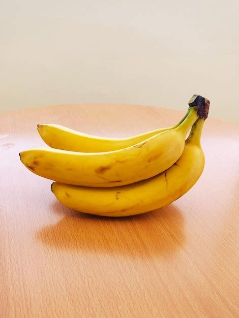 Bananes Mûres Fruits Tropicaux Jaunes Exotiques La Banane Est Le Symbole De La Santé Et Du Bien