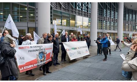 CASO AREU MANIFESTAZIONE DEI CRONISTI SOTTO LA SEDE DELLA REGIONE