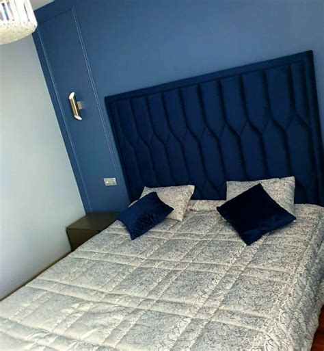 Глубокий синий всегда в моде Furniture Home Decor Bed