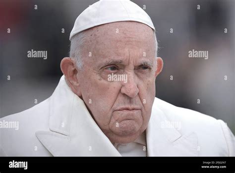 Le pape François célèbre la messe du dimanche des palmes sur la place