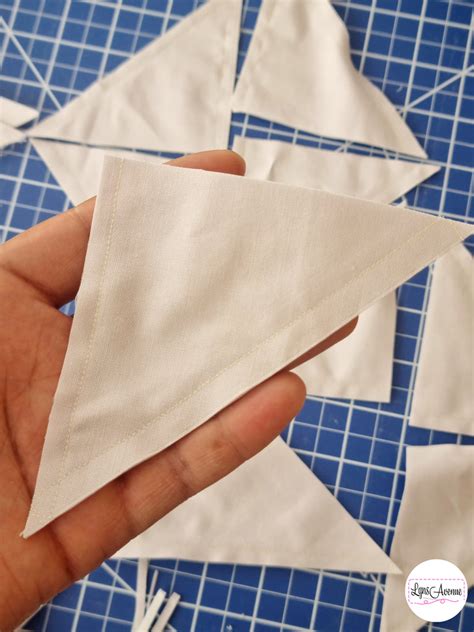 How To Make Half Square Triangles Hsts Using The 32 At A Time Metho