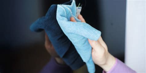 How To Clean Flat Screen TV Without Streaks