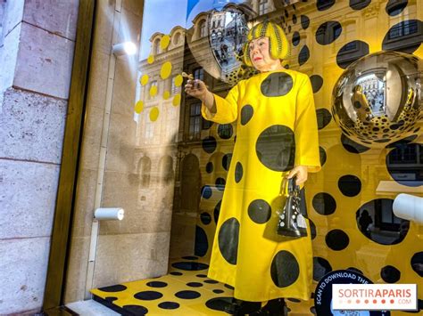 Yayoi Kusamas Crazy Installations At Louis Vuitton Champs Elysées And