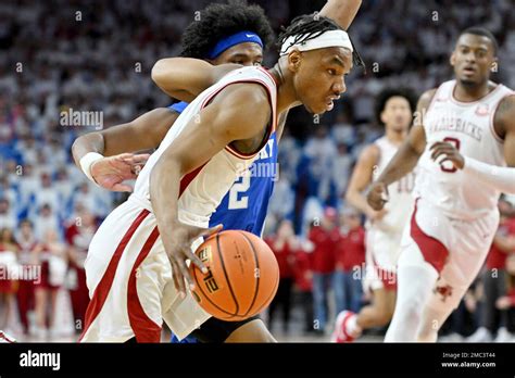 Arkansas Guard Jd Notae 1 Drives Against Kentucky Guard Sahvir Wheeler 2 During The First