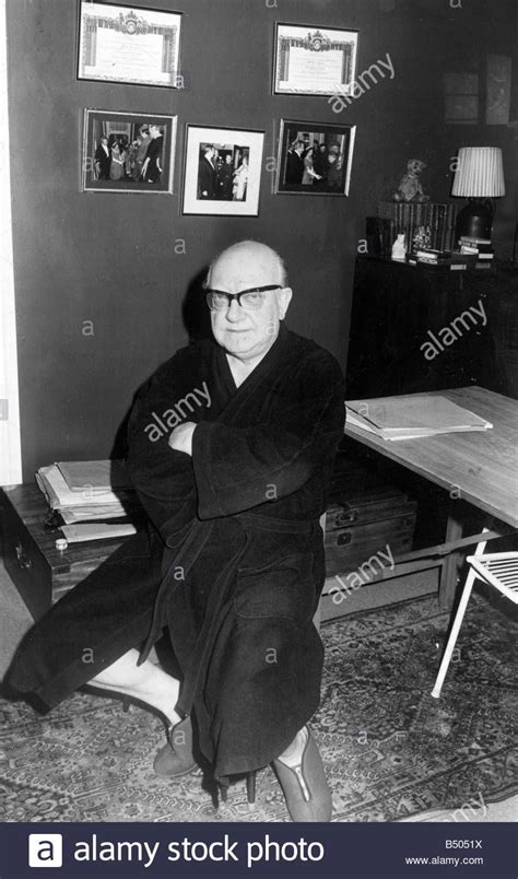 Pictures Of Arthur Lowe