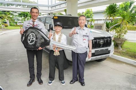 Toyota Hands Over Luxury Suv To Carlos Yulo Gma News Online