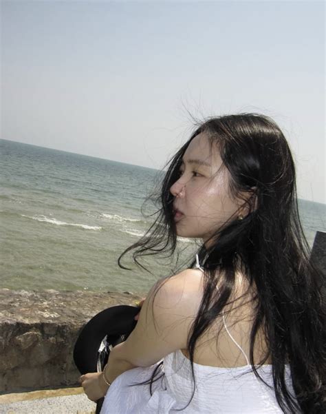 손나은 바람에 치마가 펄럭 난처한데 예뻐‥순백의 여신美