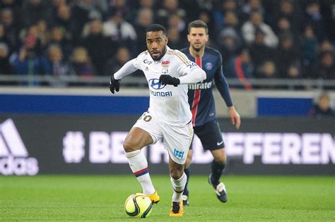 Foot OL OL Lacazette Au PSG C Est Chaud Bouillant Olympique Lyonnais Foot 01