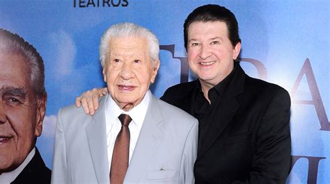 El Actor Juan Ignacio Aranda Acude Al Velorio De Su Padre Ignacio López