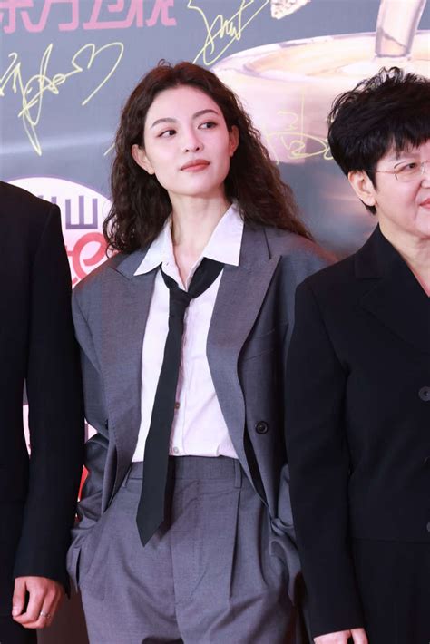 唐嫣关晓彤辛芷蕾红毯比美 胡歌白敬亭吴磊斗帅 搜狐大视野 搜狐新闻